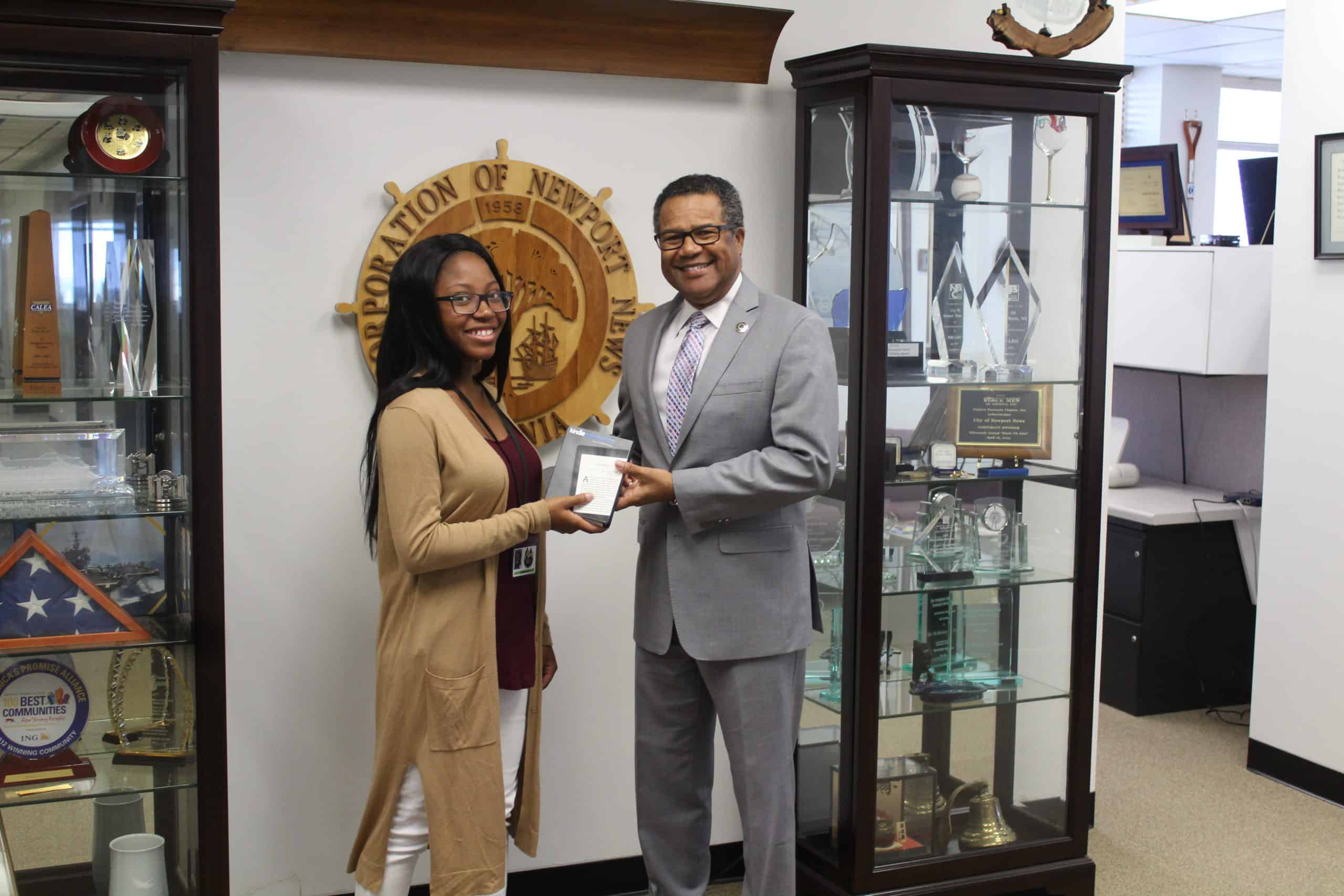 2017 Kindle Winner Newport News Mayor